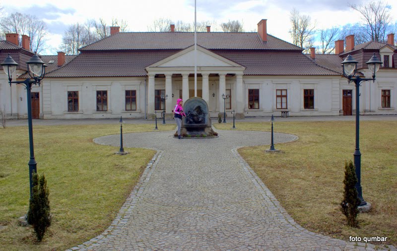 Zamki i Palace - Obiektywnie: Ziemiański dwór w Ropie