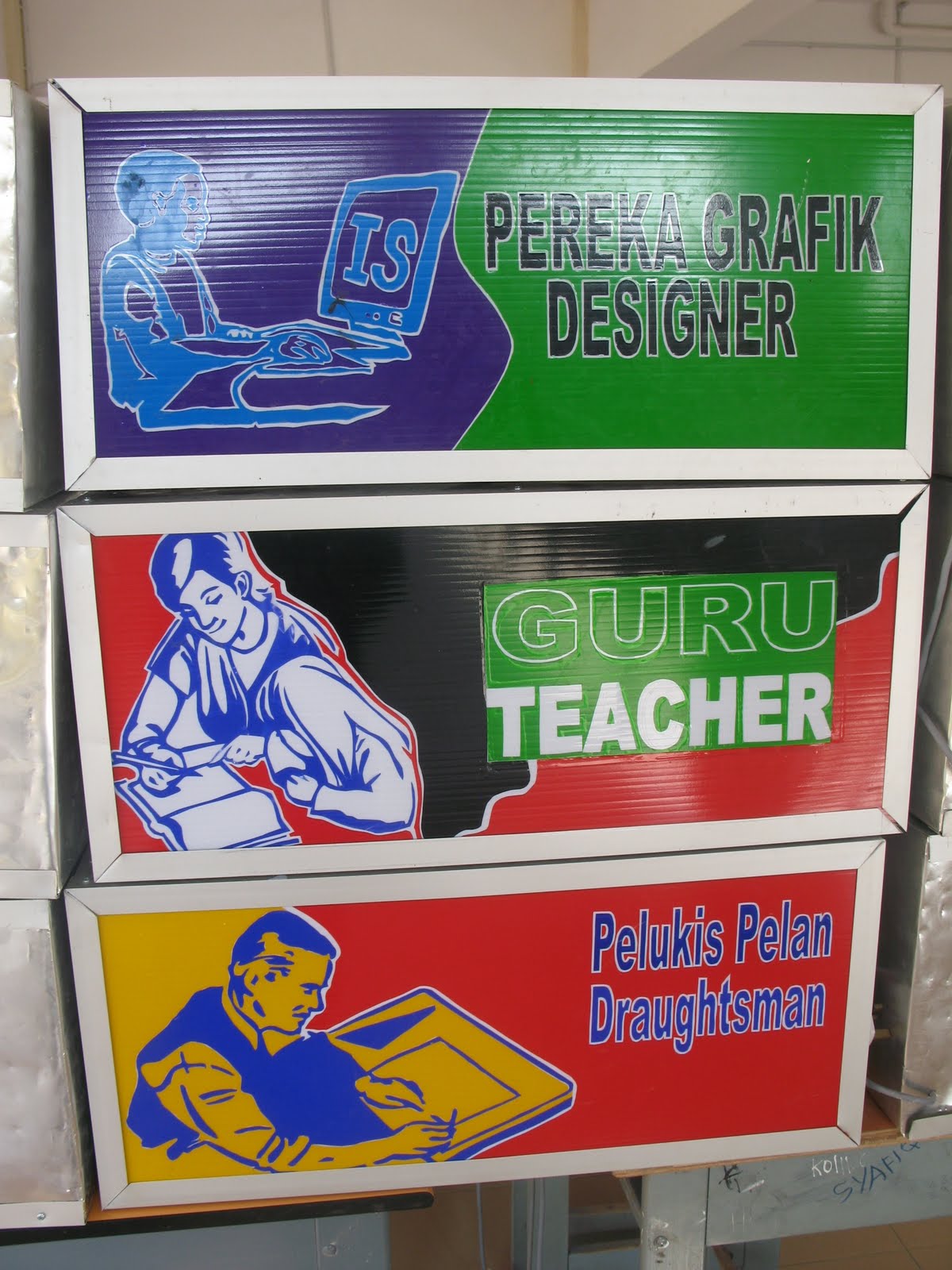 Seni Reka Tanda SMKSI: Papan Tanda Berlampu