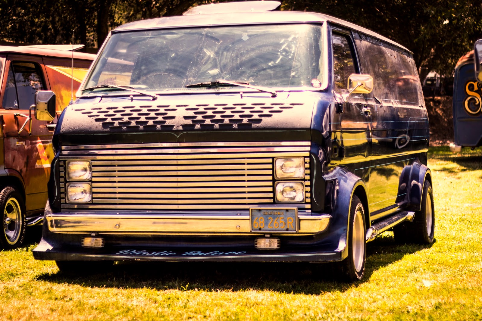 Vandoleros, Van Club: Born Free 6 with Blown Photography