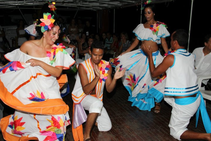 Cia de Danças Parafolclóricas Zabelê de Pirapora: Lundu Marajoara