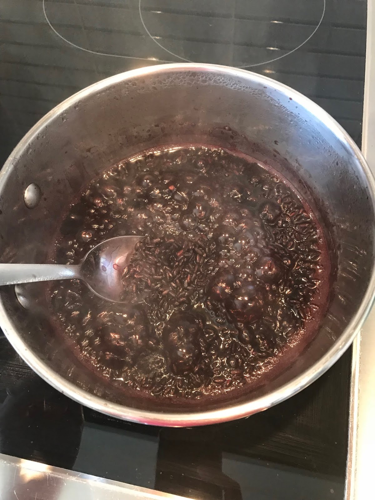 Once upon a cook: Black Rice with Mango Coconut Milk | 香芒椰汁黑糯米飯