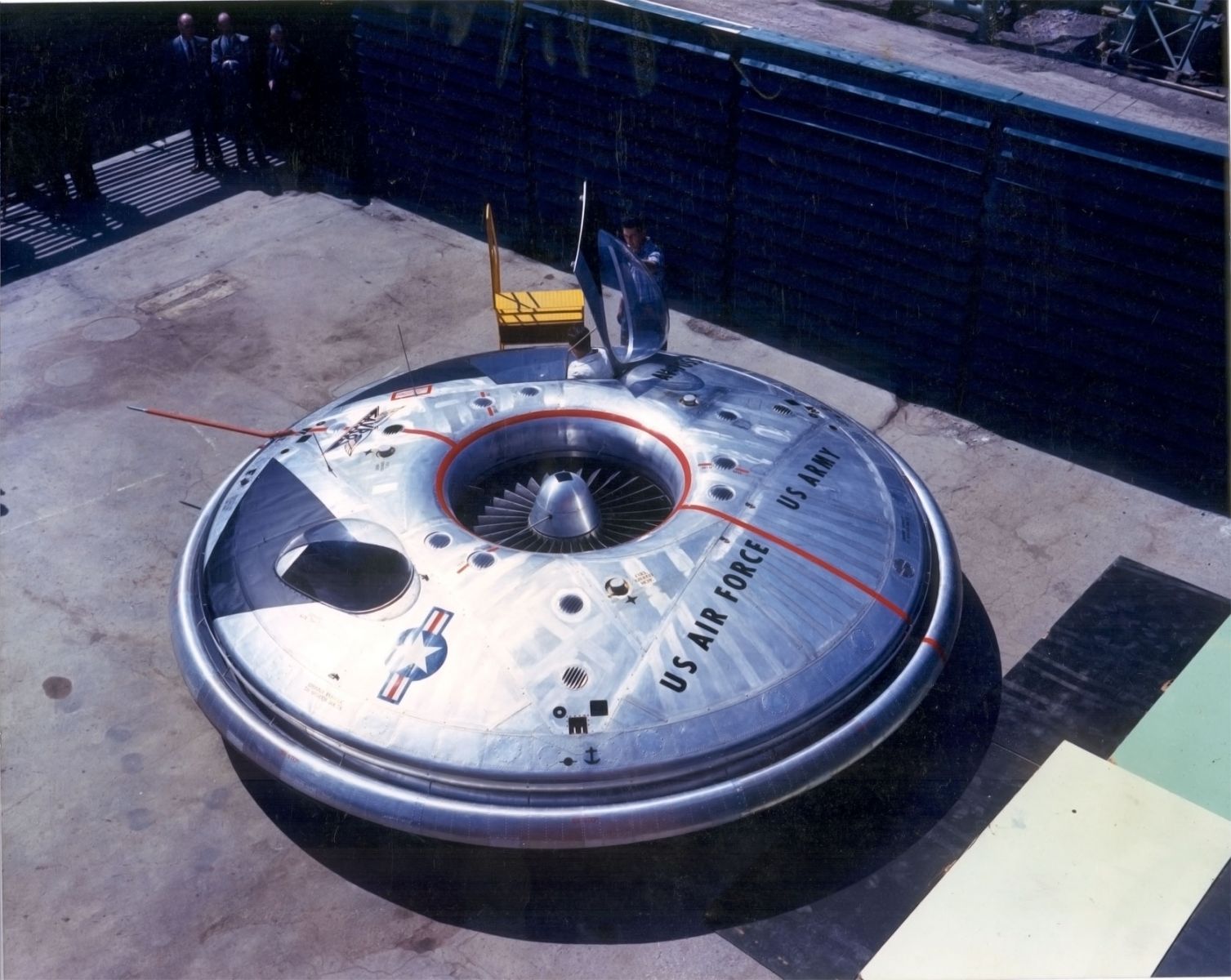 WHEN ART AND TECHNOLOGY MEET: 7 Weird AirPlane Design