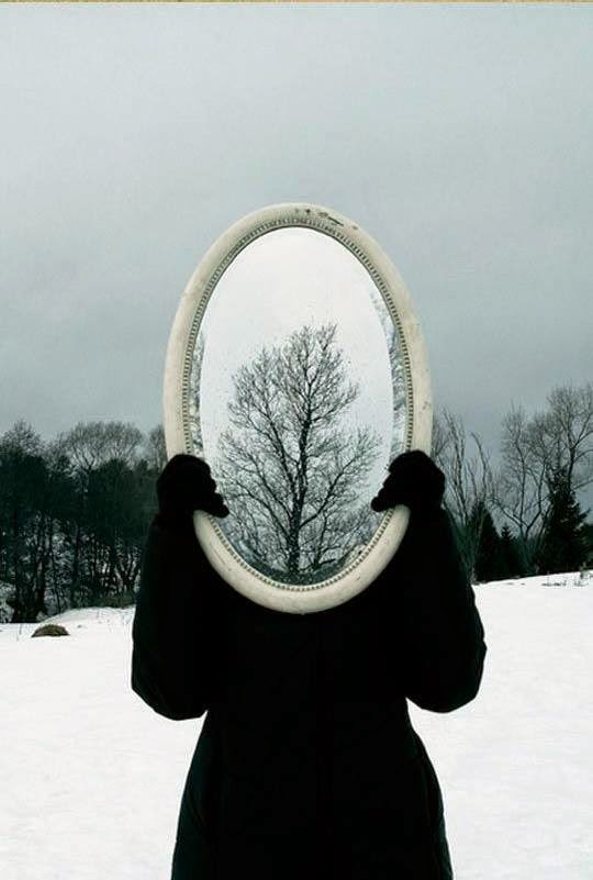 OddFuttos, When The Photos Speak: Mind Blowing Mirror Photography