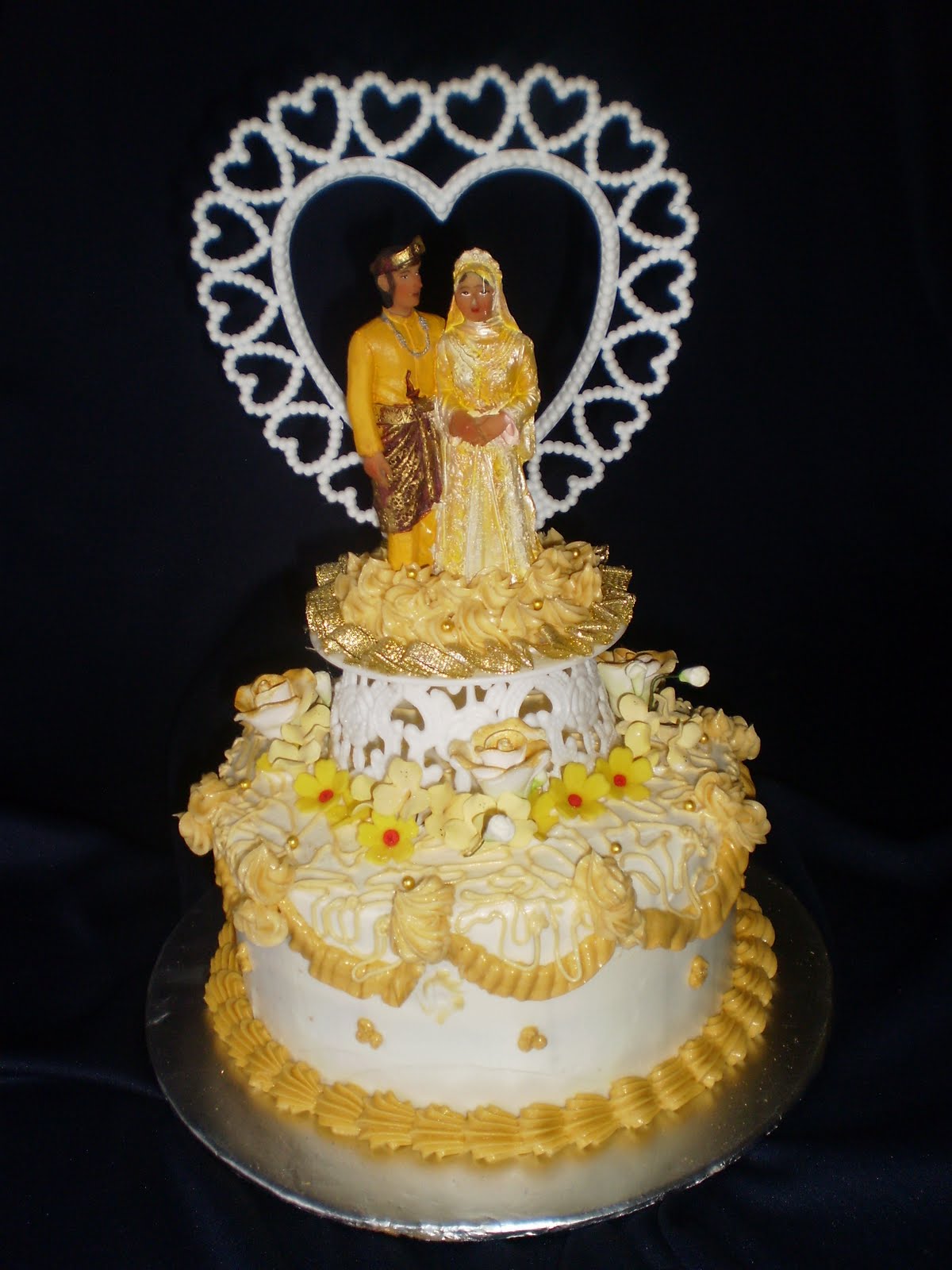 Craving Cakes with Noni: Gold & White 2 tier Wedding Cake