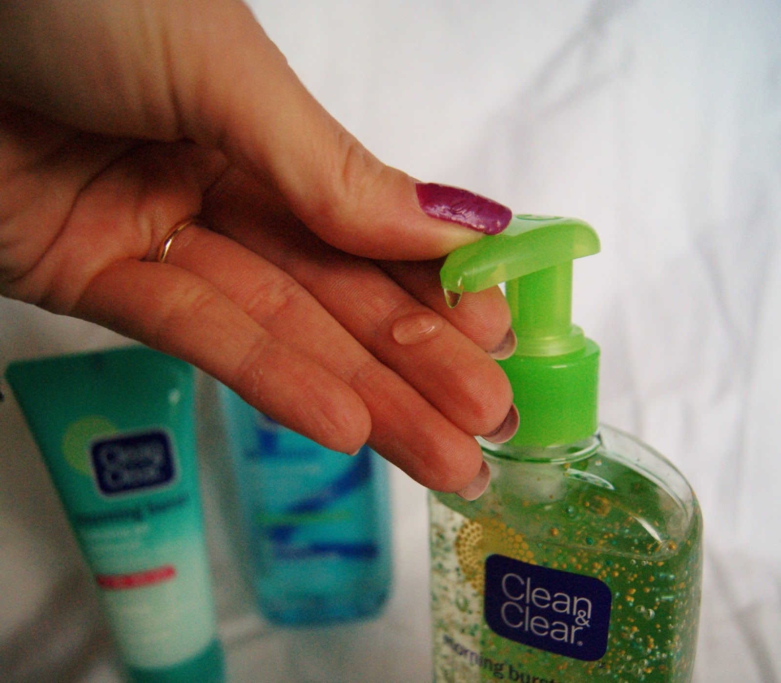 The Purple Scarf: Skincare Review: Clean & Clear Skin!