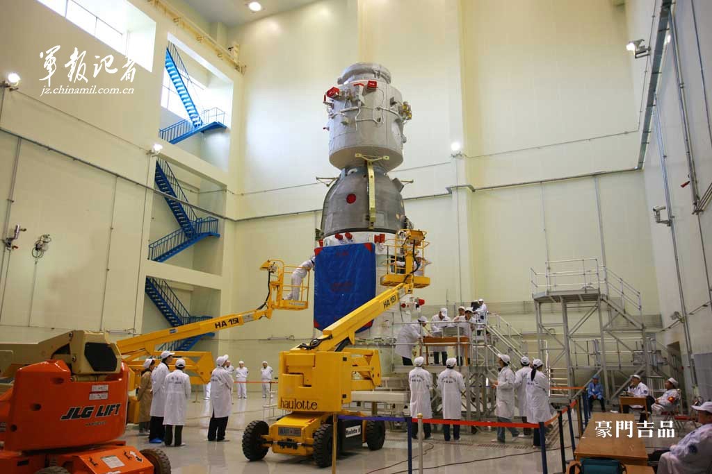 Chinese ShenZhou8 Space Capsule Before Launch | Chinese Military Review