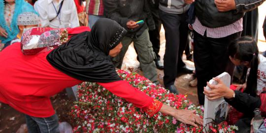 Kamu Wajib Tahu, Inilah Hukuman Menabur Bunga di Atas Kuburan