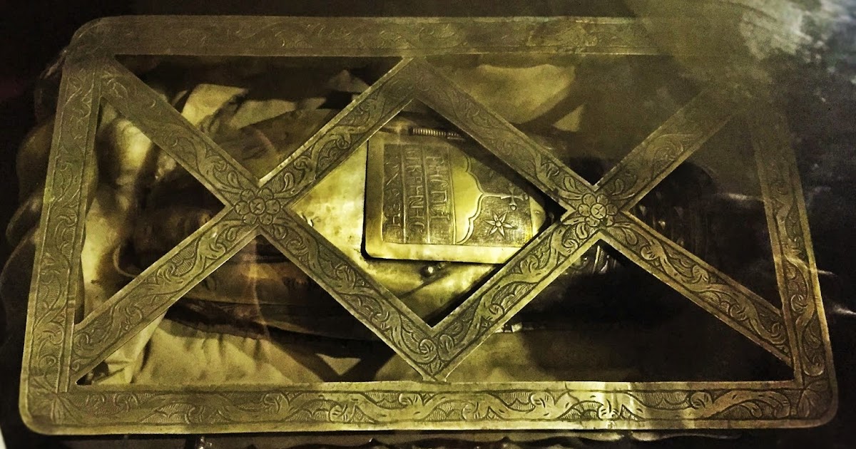 Greek Orthodox Religious Tourism: ΤΟ ΔΕΞΙ ΧΕΡΙ ΤΗΣ ΑΓΙΑΣ ΜΑΚΡΙΝΑΣ.