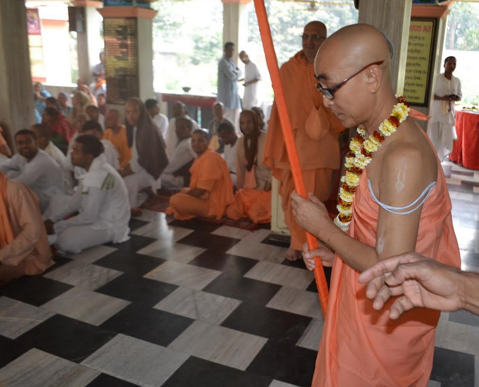 Notícias Vaiṣṇavas Internacionais: 5 Novos Sannyasis para a Iskcon 2017 ...