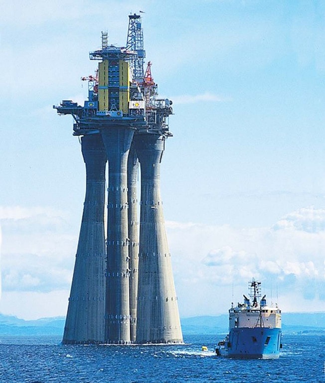 daily timewaster: Tallest and heaviest structure ever moved by man