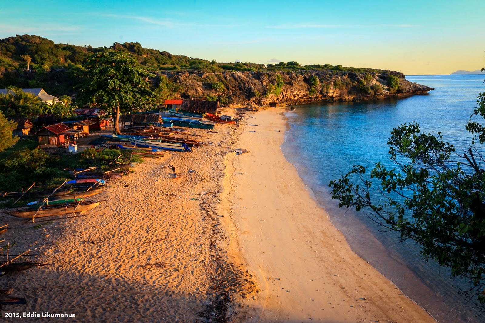 Pulau Kisar Part IV: Sunrise dari Pantai Jawalan - Edi Liku Jurnal