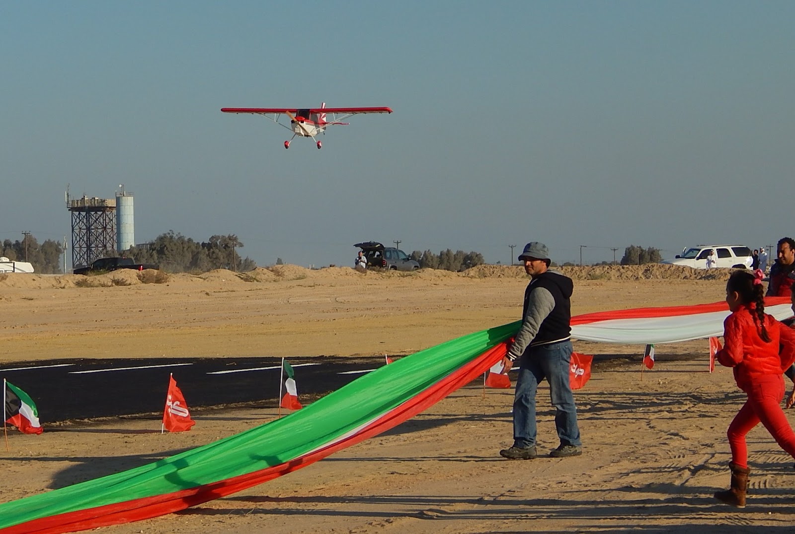 Kuweight 64: LONGEST FLAG IN THE WORLD - KUWAIT FLAG MAKES GUINNESS ...