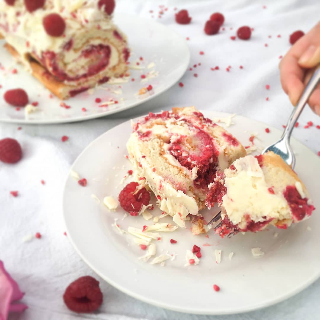 White chocolate & raspberry swiss roll