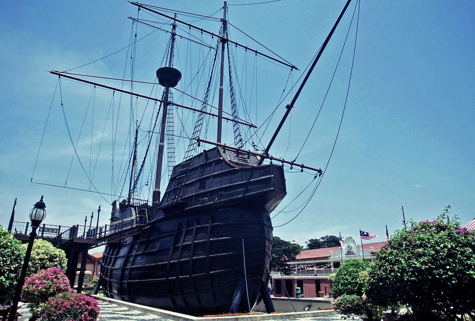 VIAGENS, IMAGENS E PENSAMENTOS ( Helena Afonso)