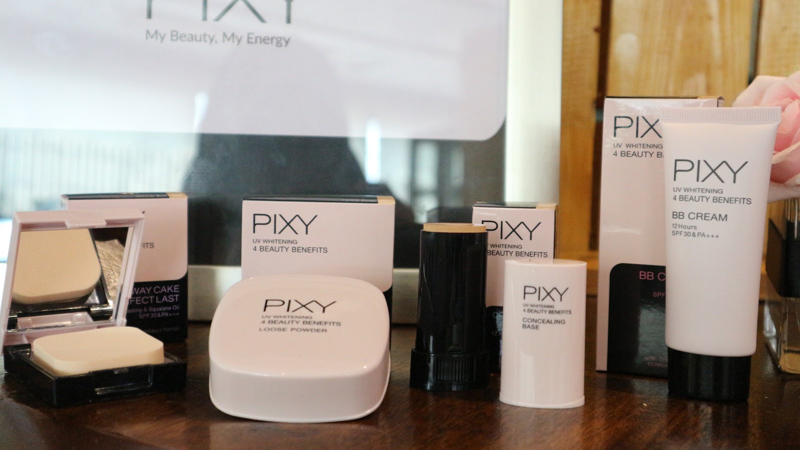 ANDIYANI ACHMAD: PIXY 4 Beauty Benefits Base Make Up Series