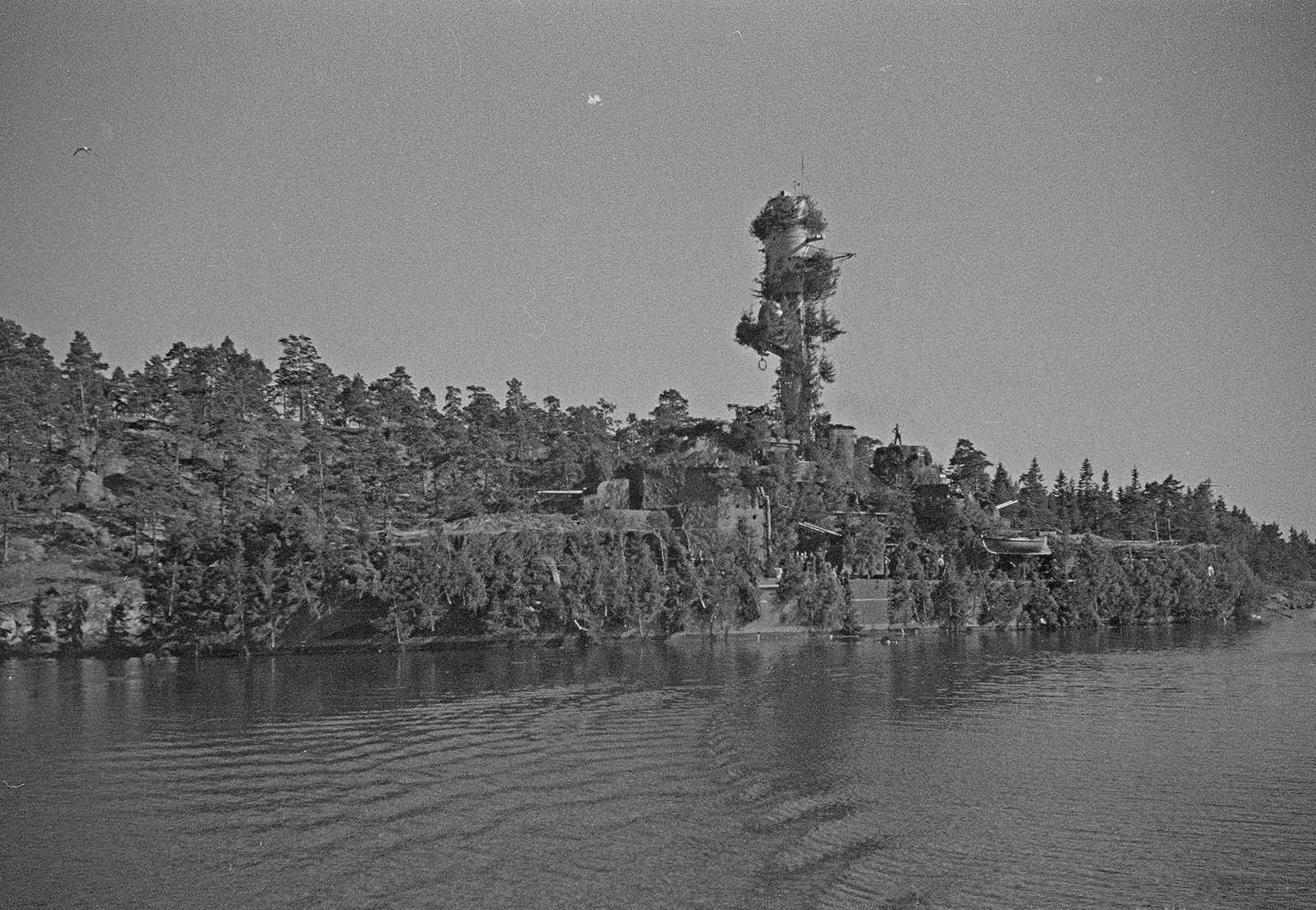 A stranded Dutch warship evaded the enemy by disguising itself as an ...