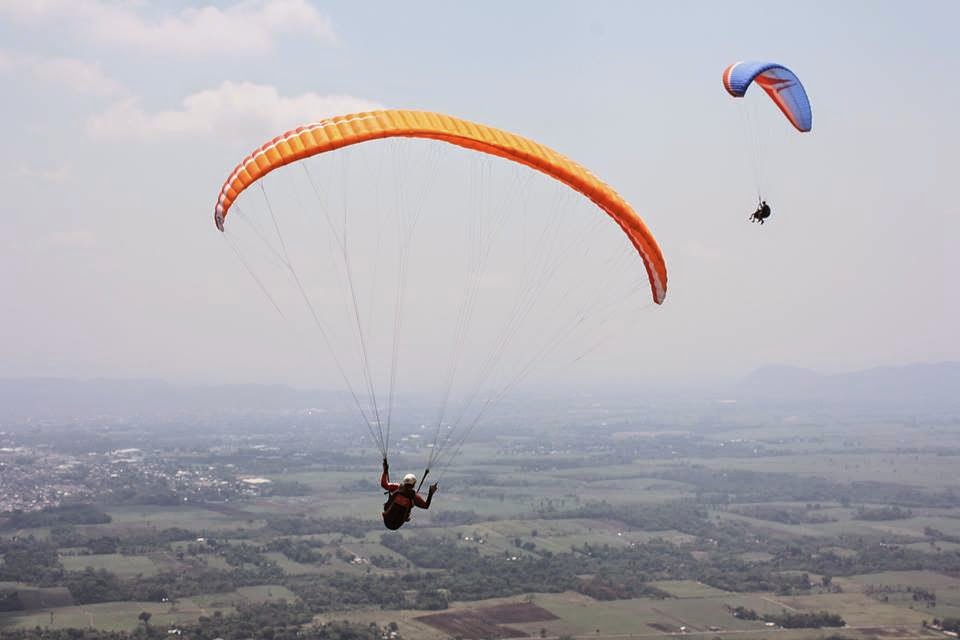 EL FORTINENSE: Parapentismo en el día del padre.