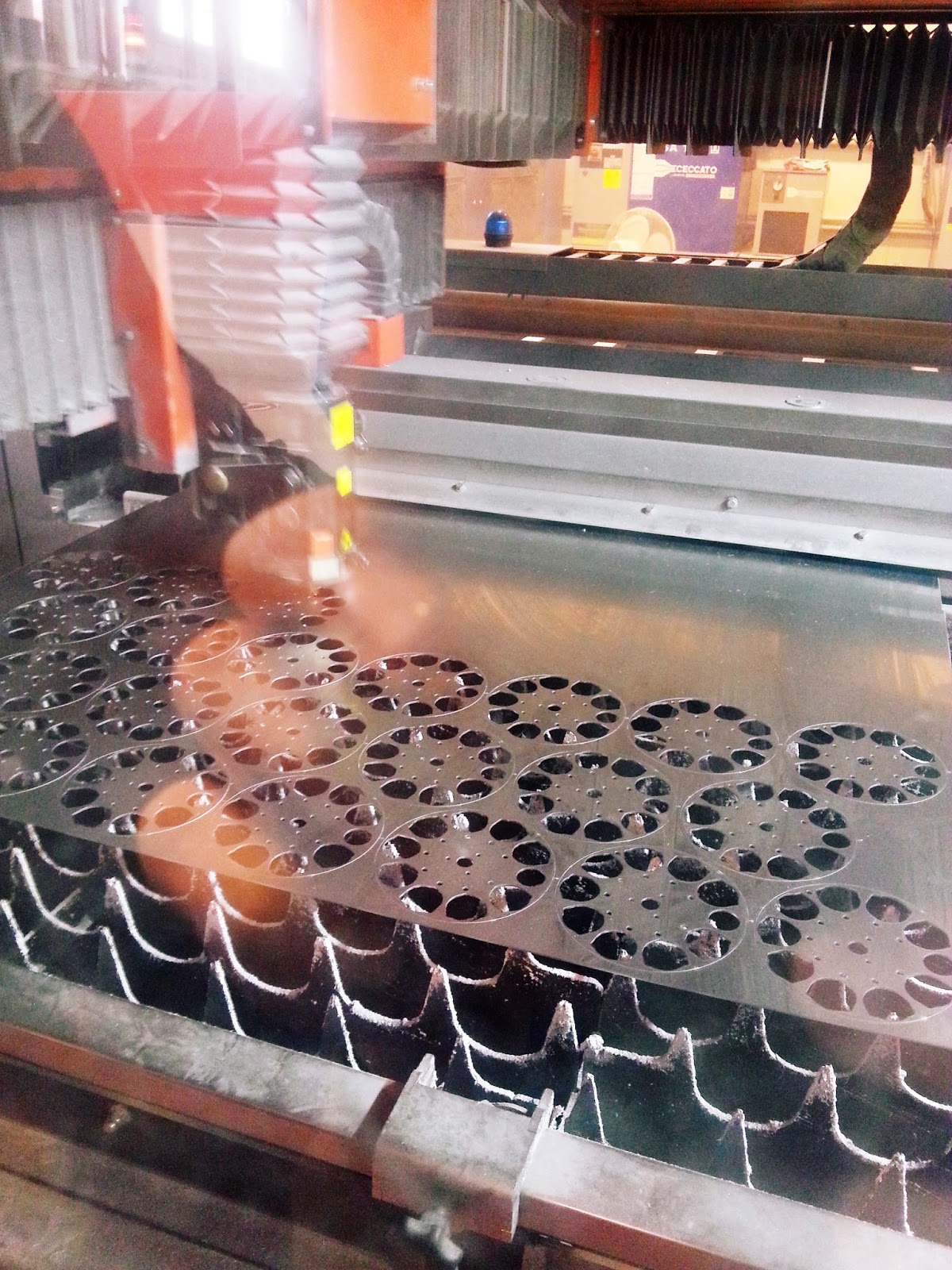 SCENTEKNIKER technika sceniczna i estradowa: Robe Lighting Factory