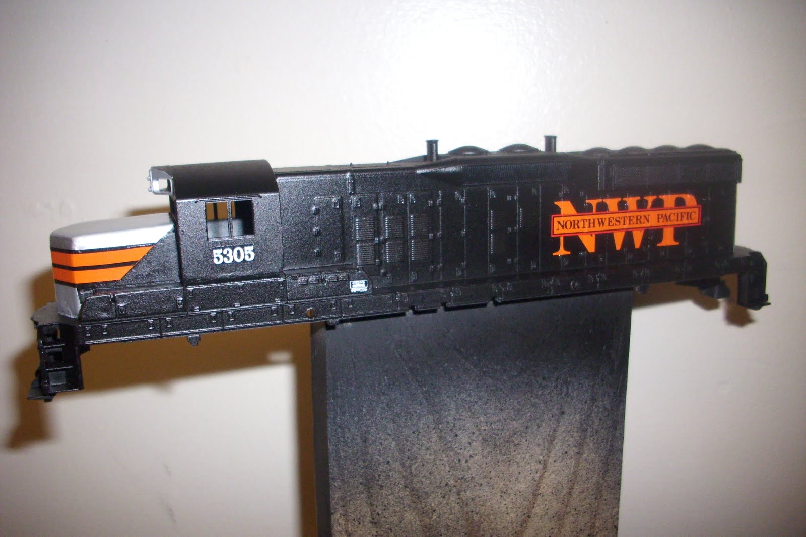 "Redwood Empire Route" - NWP: Progress on NWP #5305 (Chop-Nose SD9)