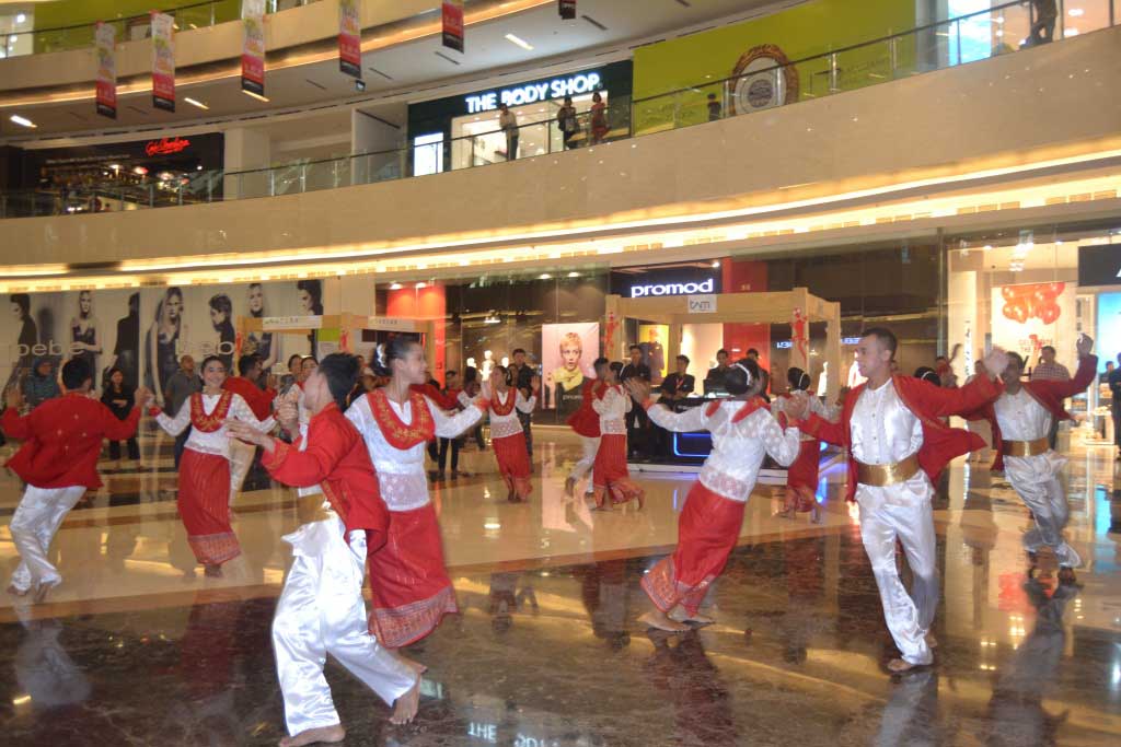 Katreji Dance, Traditional Dance From Maluku - My Indonesian