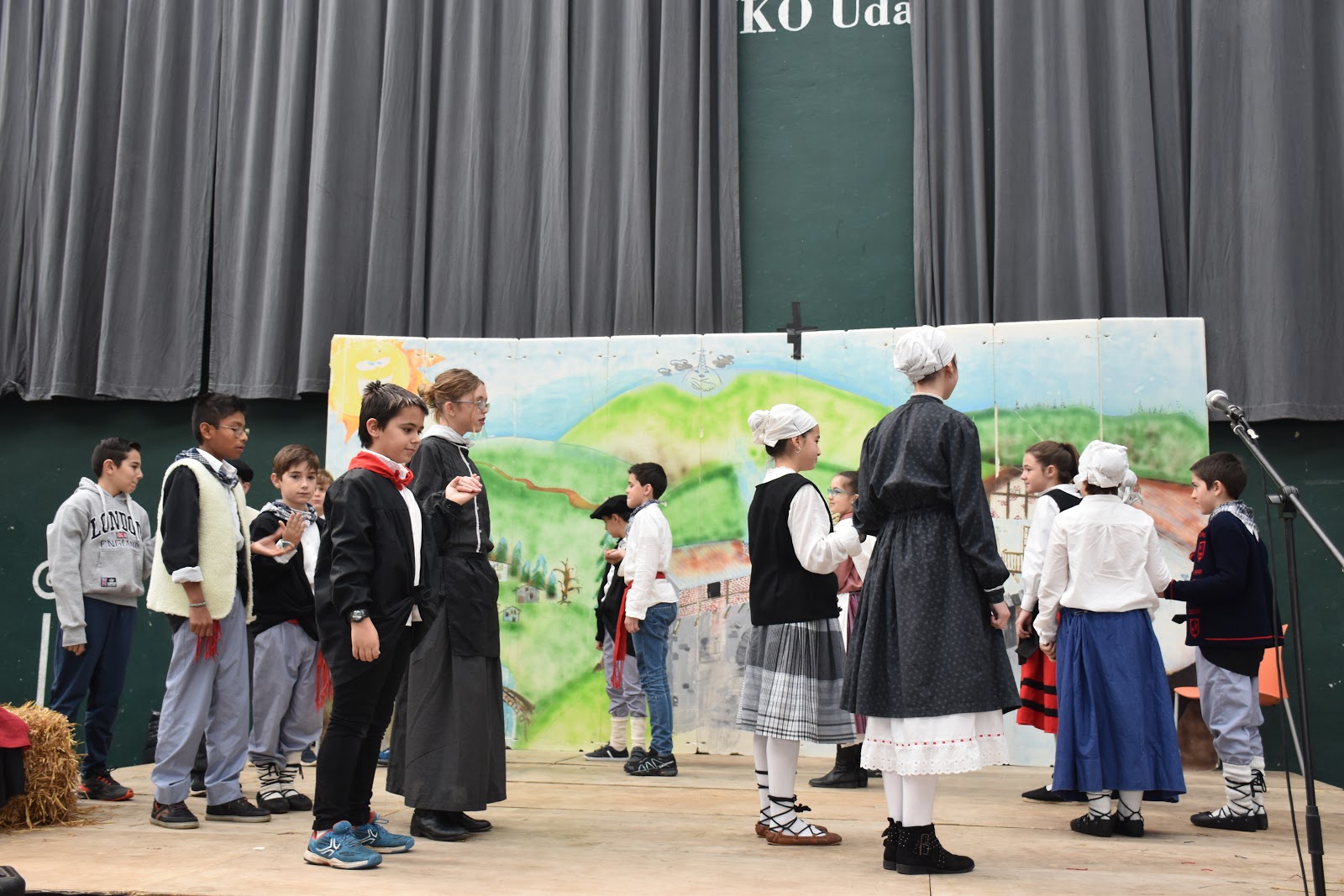 Gorbeia Eskola: OLENTZERO, MARI DOMINGI, ASTOA ETA.... GABONETAKO ...