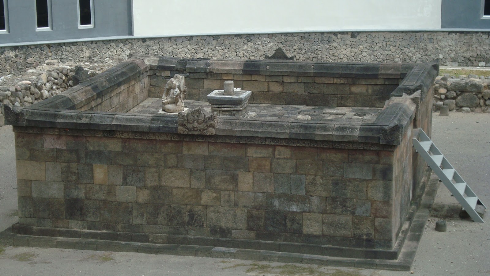 Intan Nur Permadi Sari: PERPUSTAKAAN UII YOGYAKARTA