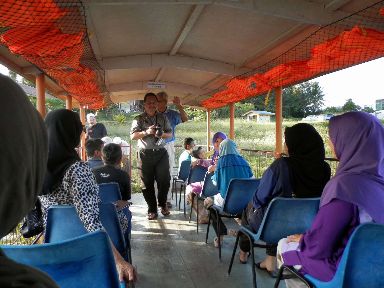 CIKGU LOLITA: PENGAWAS SMK TUNKU ISMAIL KE TASIK BERIS