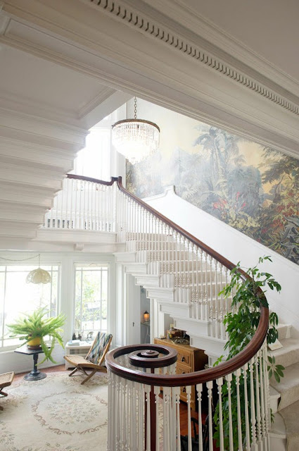 Eye For Design: Decorate Your Staircase In GRAND Style