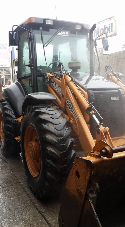 EXCAVATOR: CASE 695 SR 2007 model