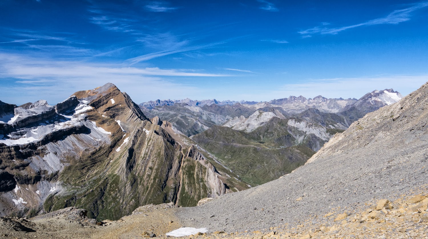 Astazu Occidental o Petit Astazou (3.012 m.) y Astazu Oriental o Gran ...