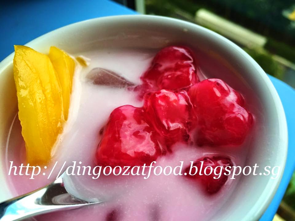 Miki's Food Archives : Thai Red Ruby Dessert aka Water Chestnut in ...