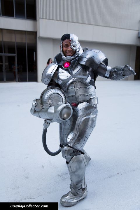 COMIC BOOK FAN AND LOVER: COSPLAYS # 068: CYBORG