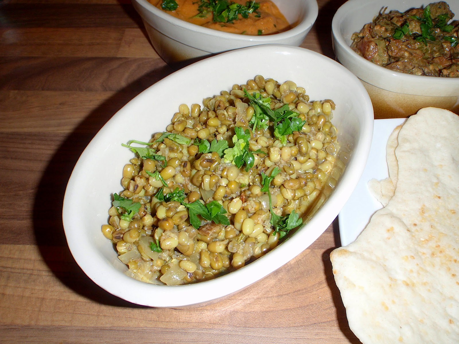 Friends & Foodies Forever: Sprouted Moong Sabzi - How to Sprout