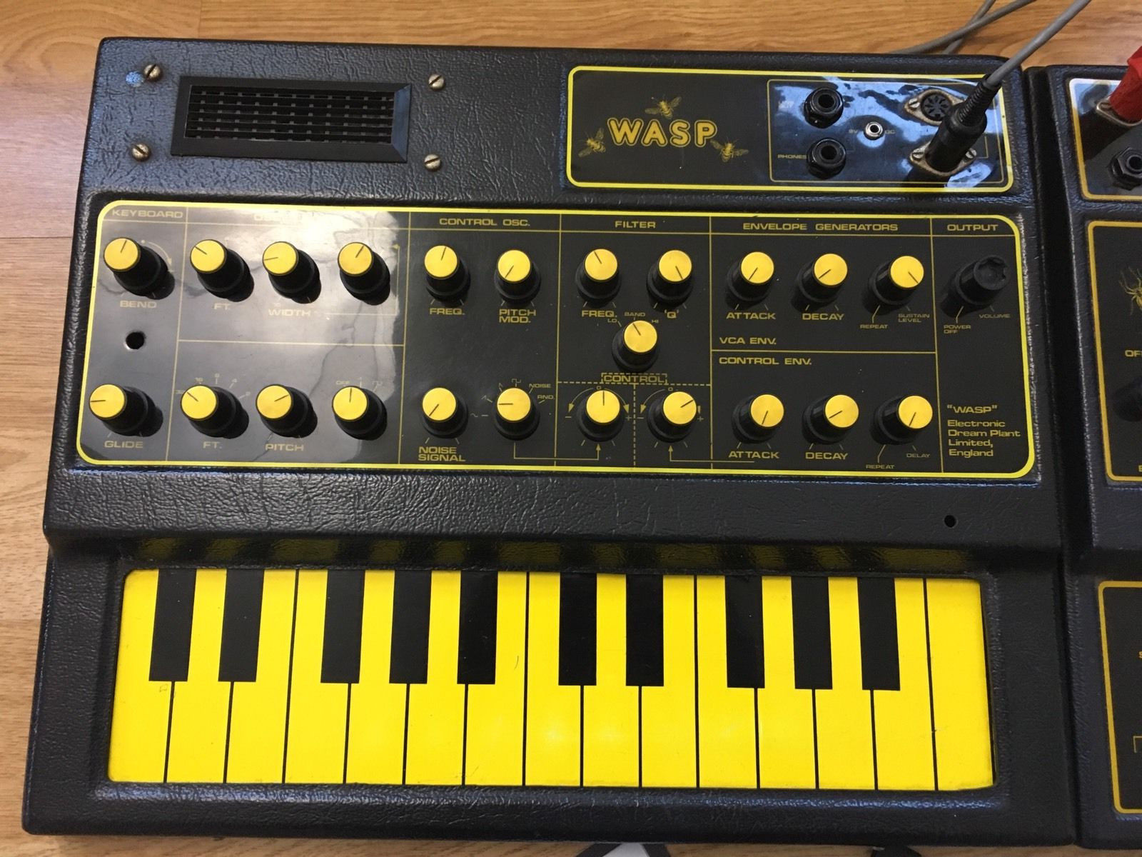MATRIXSYNTH: 1978 VINTAGE UK SYNTH! EDP WASP & SPIDER