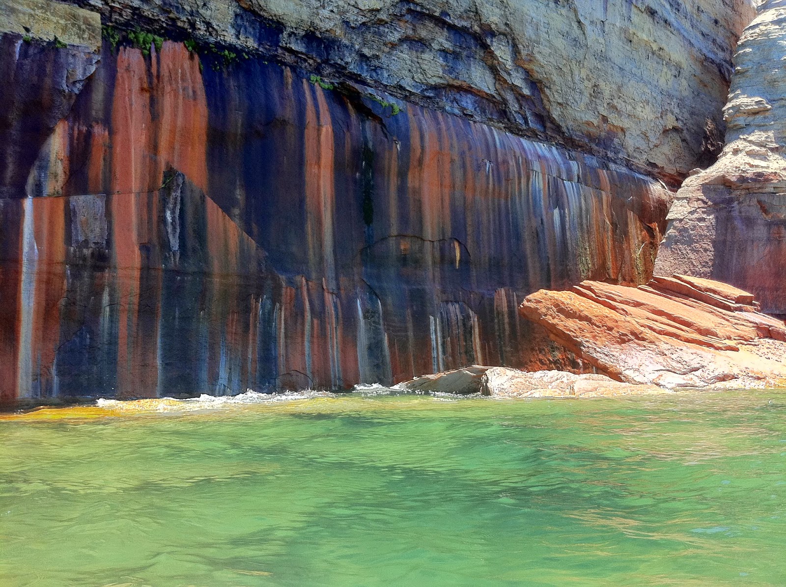 PICTURED ROCKS NATIONAL LAKESHORE LOOP TRIP & SHIPWRECKS - ADAM HAYDOCK