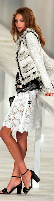 The legendary Coco´s tweed jacket - Magnifique Brunette