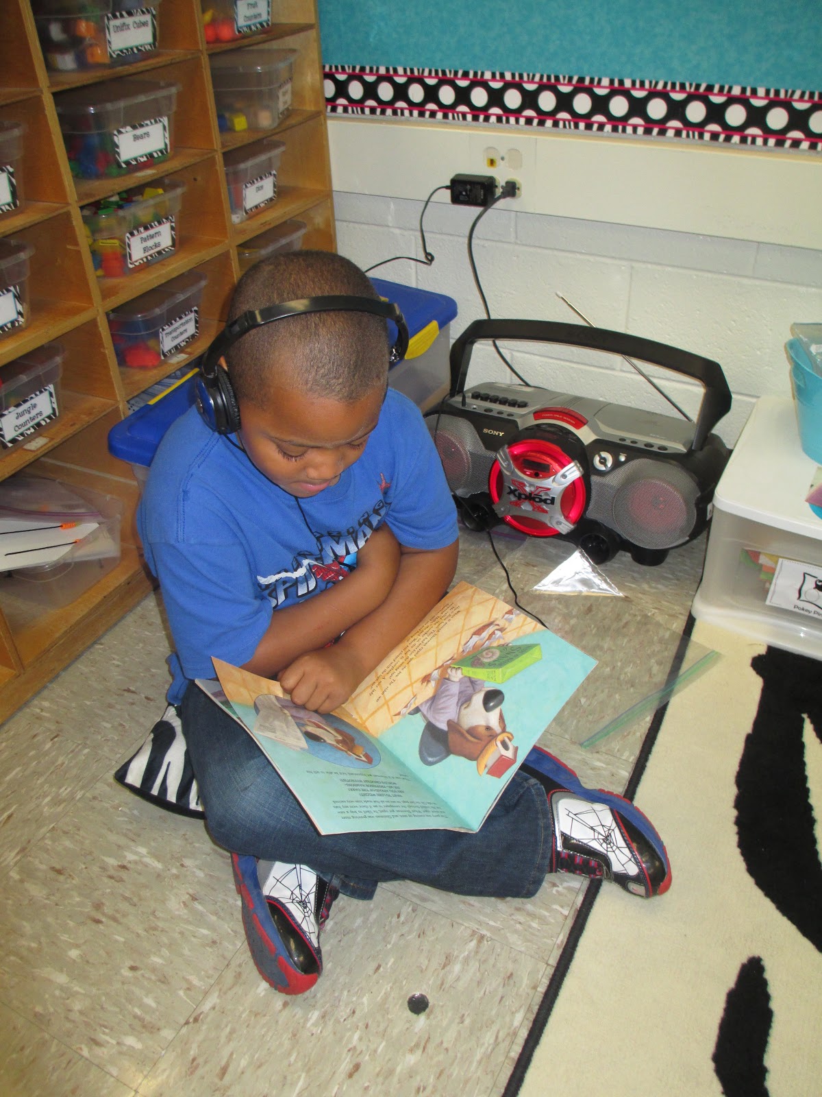 Mrs. Hendricks' Happenings at Hopkins: Daily 5: Listen to Reading