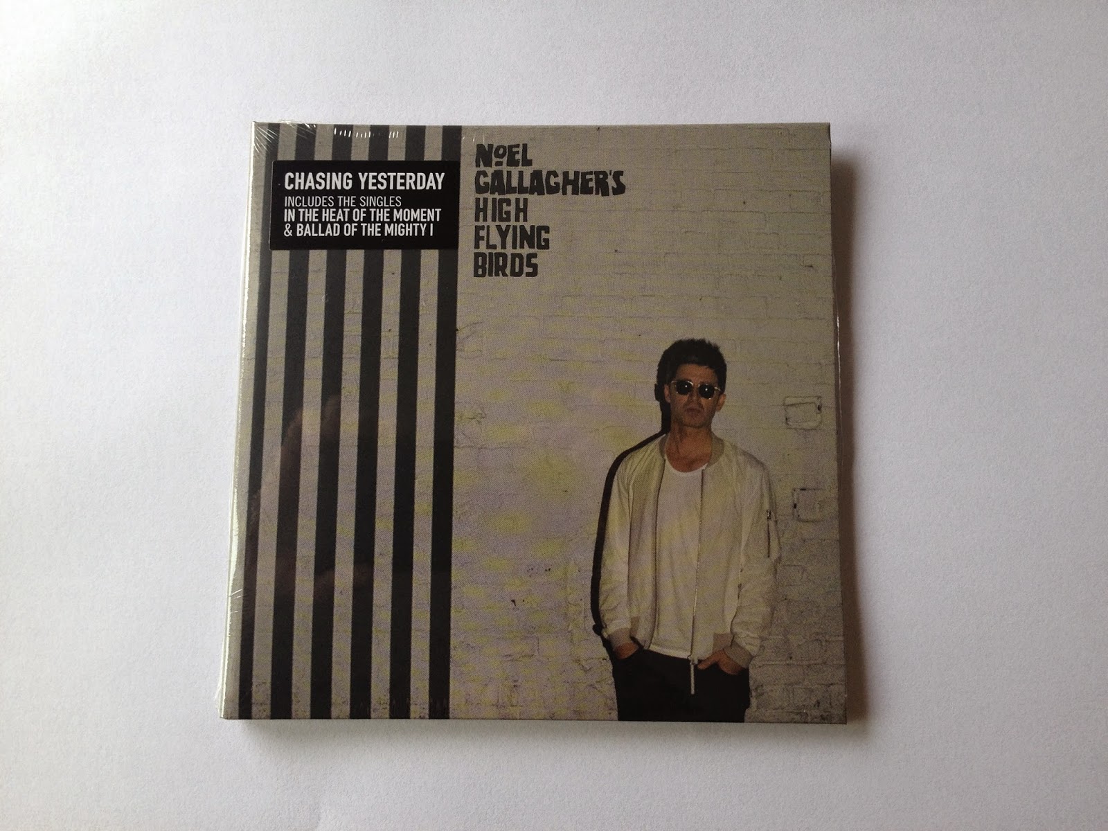 High Flying Birds Collector: Album - Chasing Yesterday (UK)