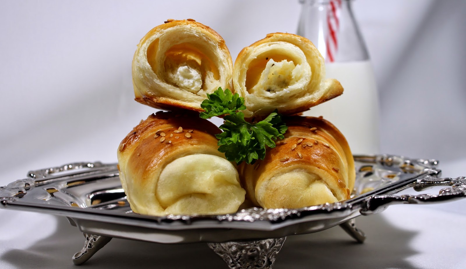 Cooking with Zoki: Slane kiflice sa ukusom belog luka