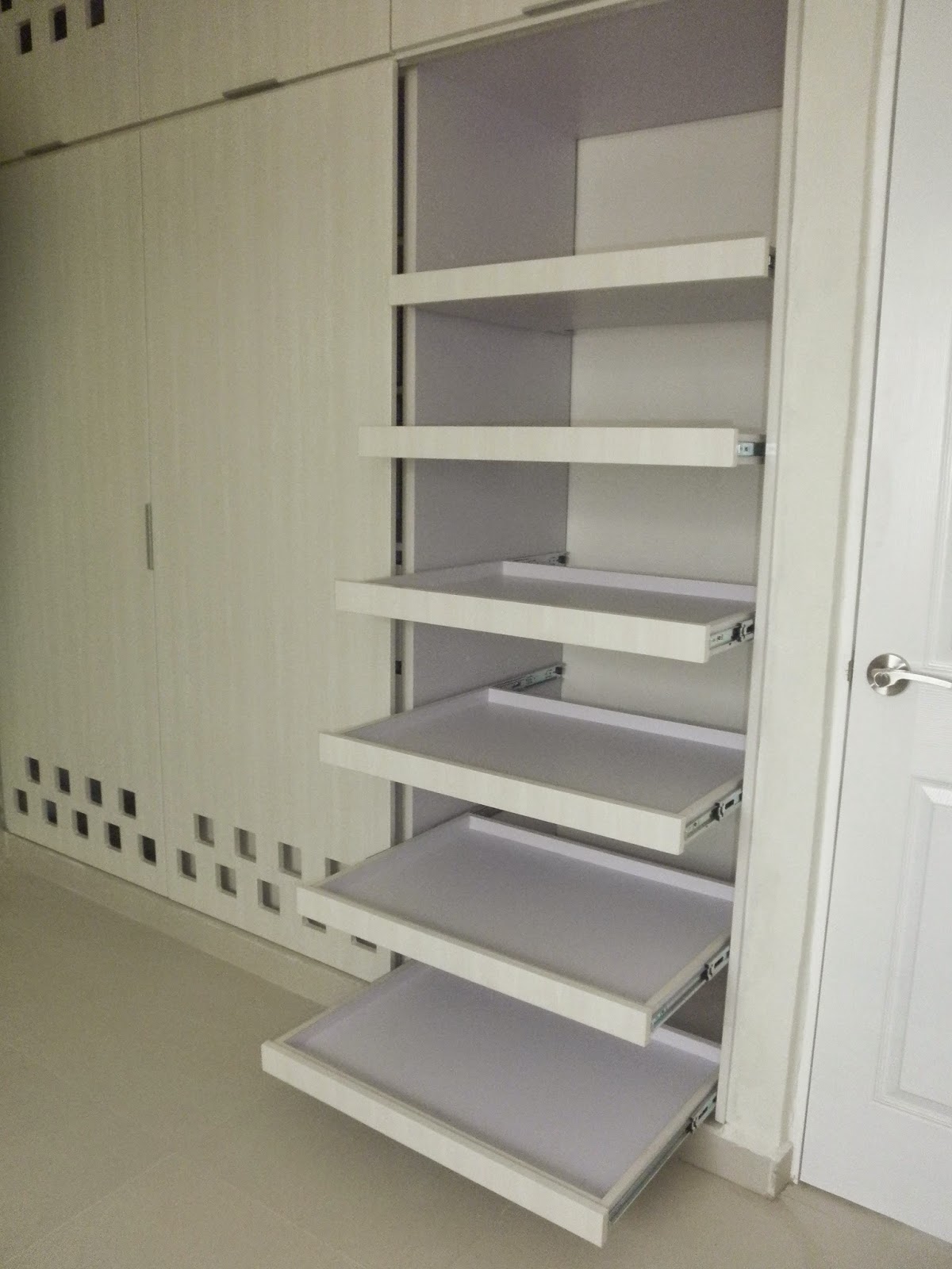 RAM-MINGRAM ergonomía y diseño: CLOSETS Y VESTIDORES orden y función.