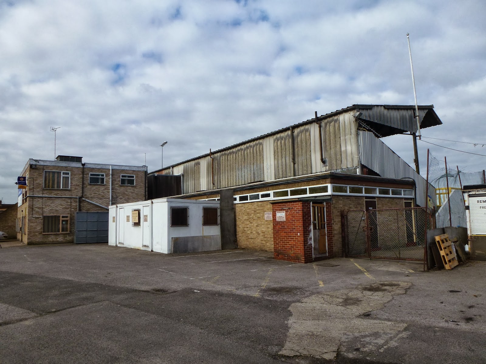 Extreme Football Tourism: ENGLAND: Sutton United FC