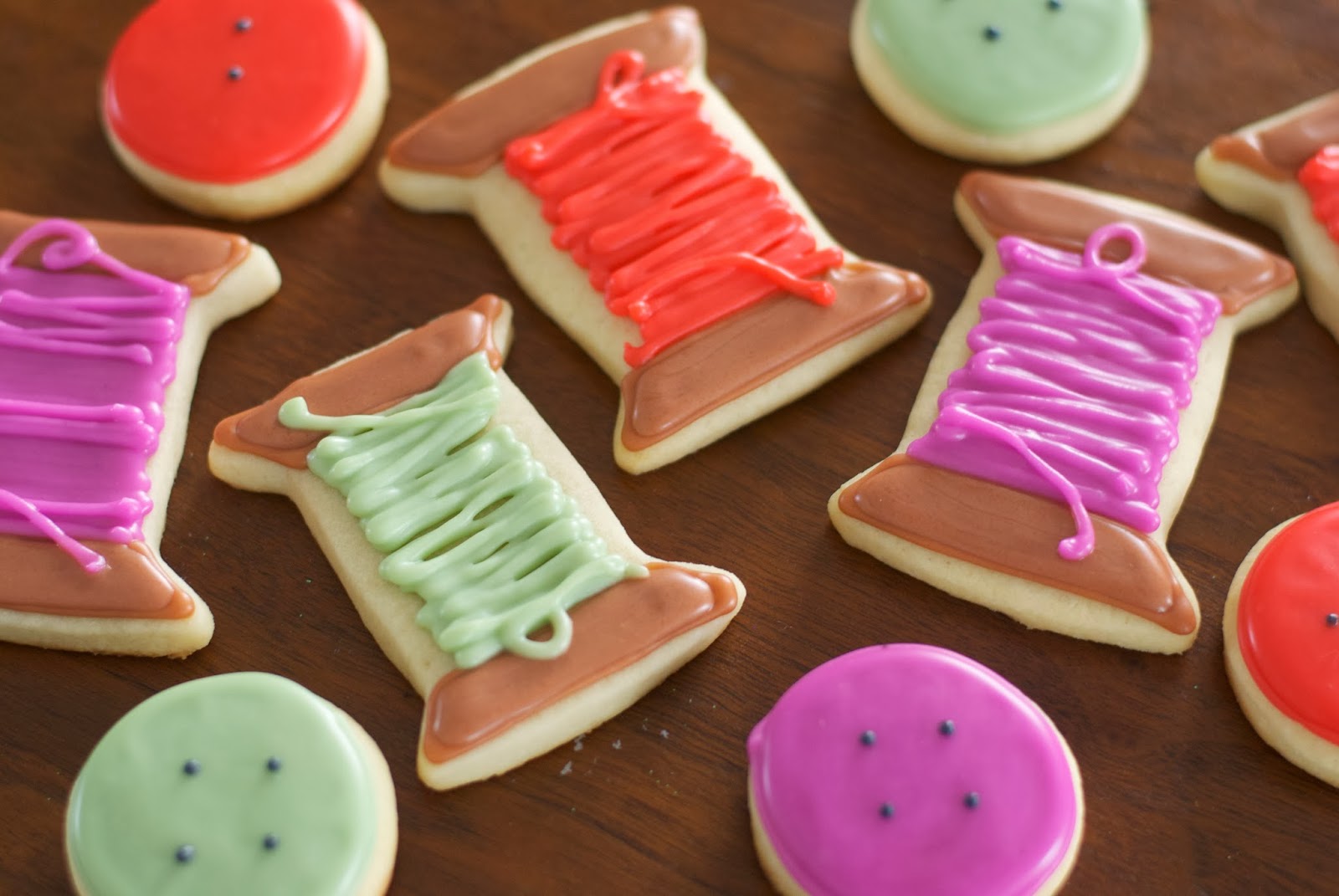 Country Cupboard Cakes: Sewing Cookies