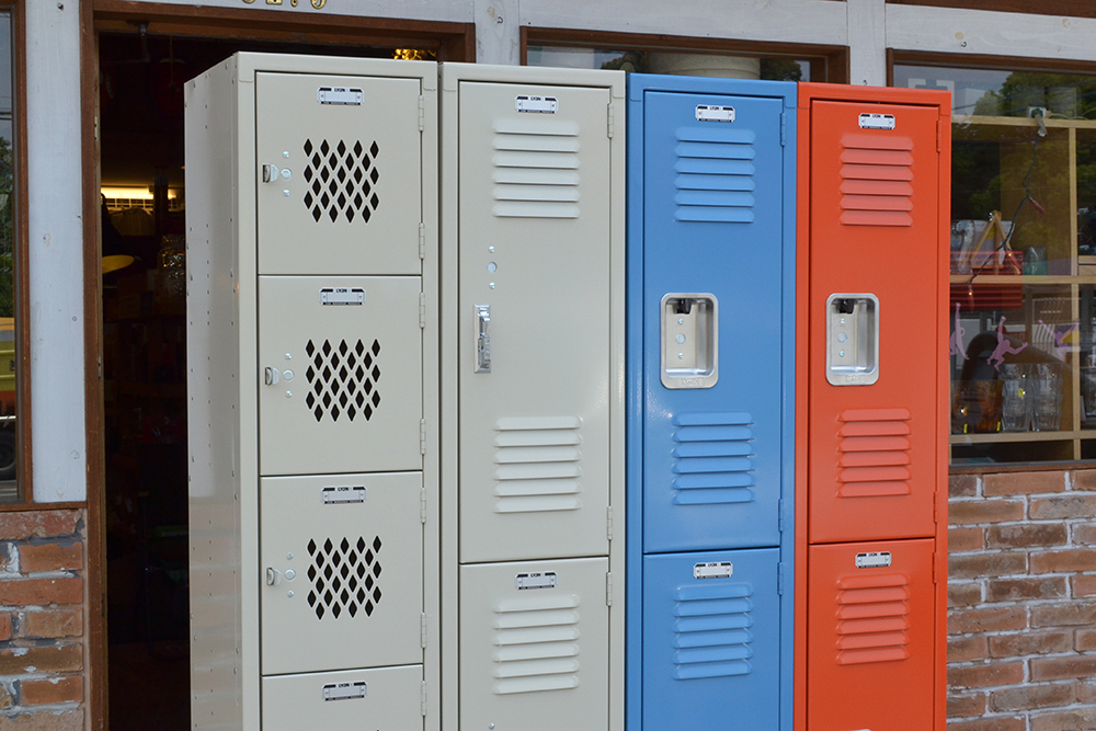 HOLIDAY GENERAL STORE: LYON LOCKER