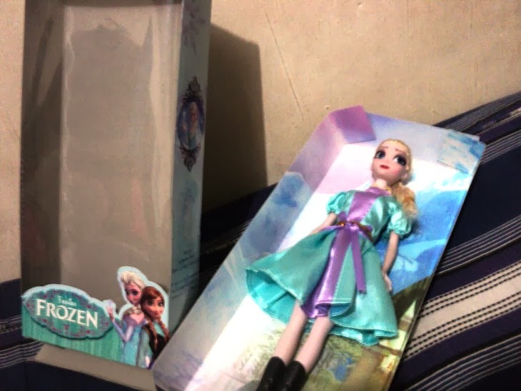 Knocked-off!: Bootleg Toy Review : Bootleg Elsa 12" doll