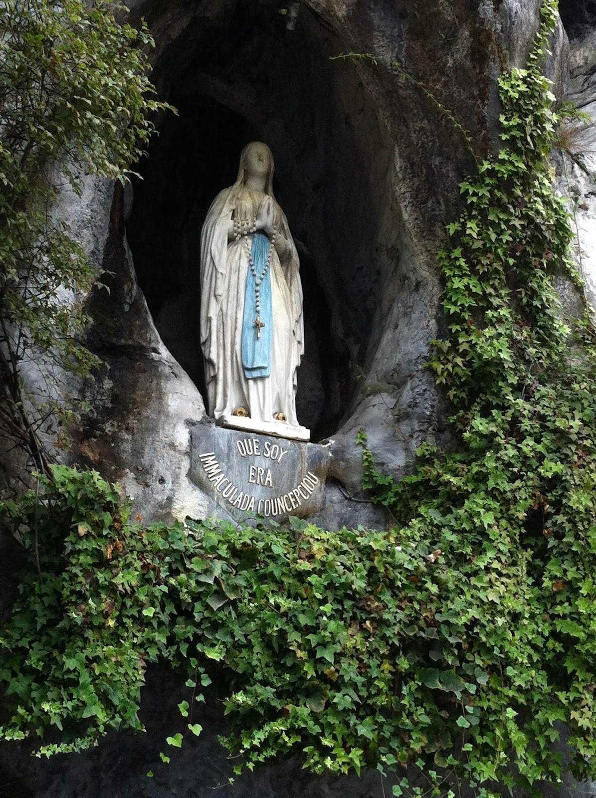 Notas e Informaciones: El cuerpo incorrupto de Santa Bernardita ...