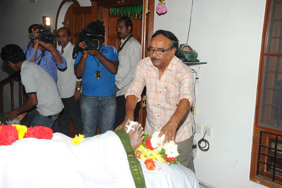 Tollywood Pays Homage to Tripuraneni Maharadhi