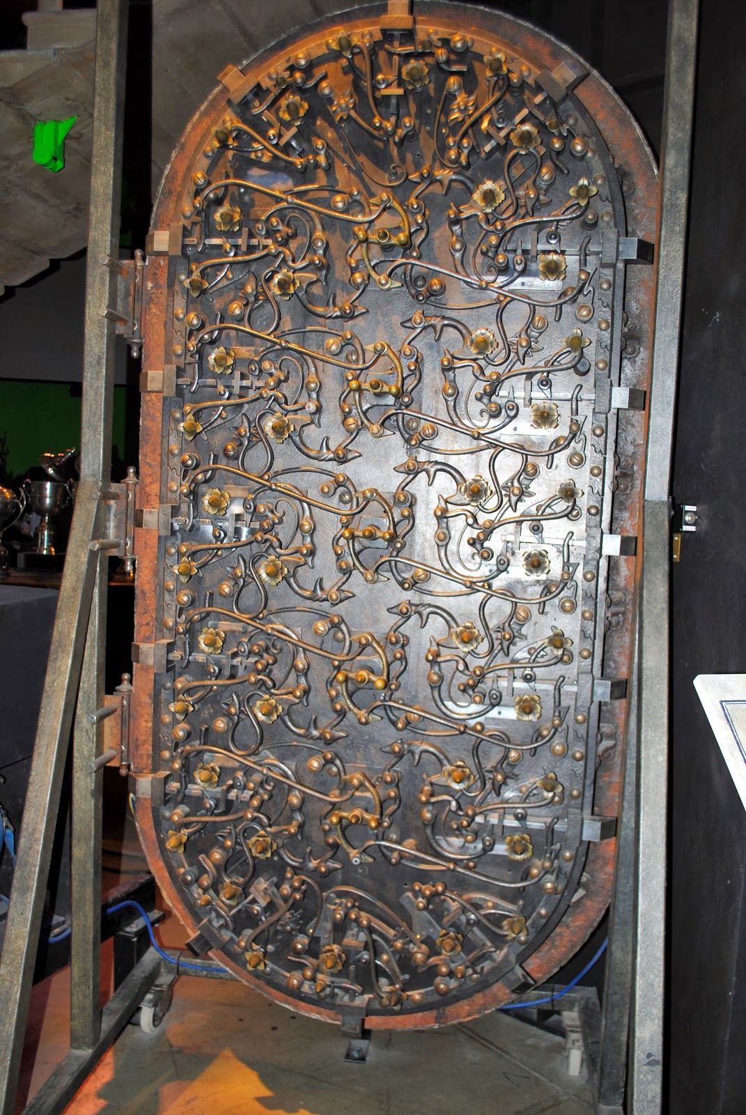 I find old vault doors fascinating. : r/pics