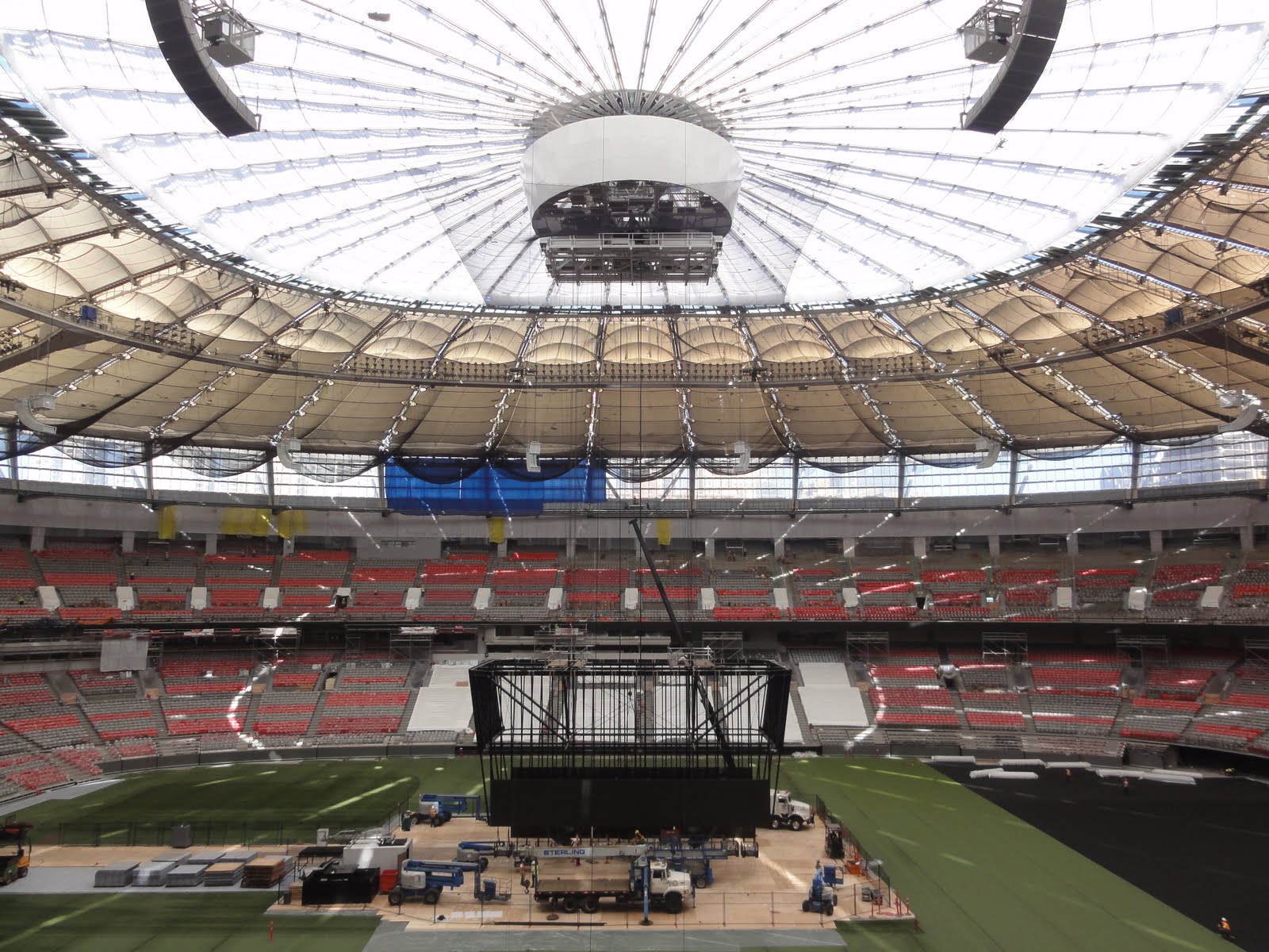 Bulls and Bears - Bob Mackin: Inside B.C. Place Stadium: the devil's in ...