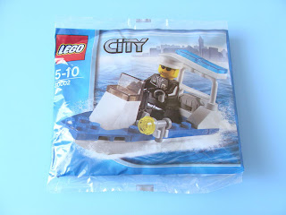 onetwobrick16: LEGO set database: set database: LEGO 30002 police boat