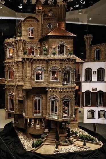 KUFER z artystycznym rękodziełem : Astolat Dollhouse Castle